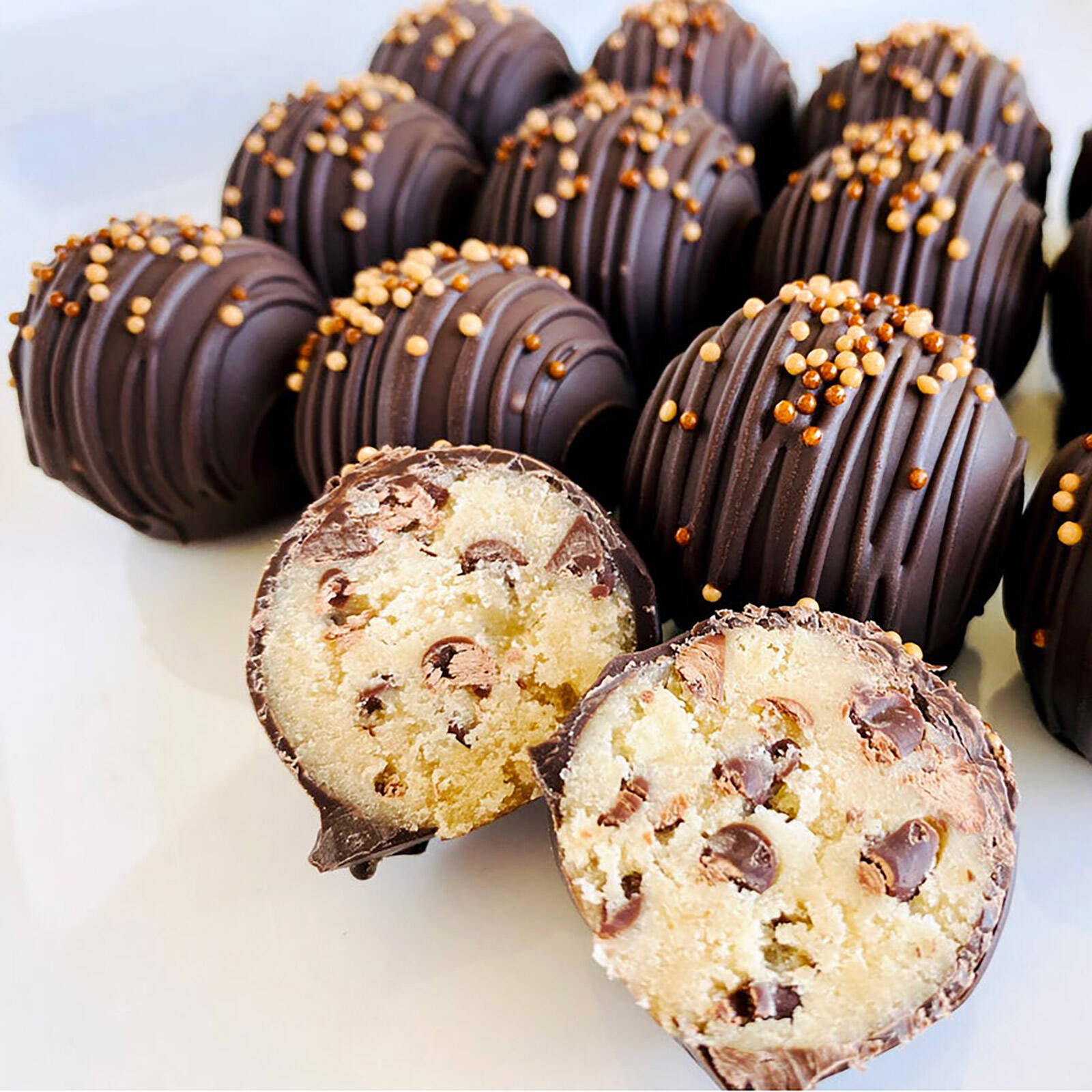 By a Pro: Cake Truffles | Eye-catching Dessert Table Treats