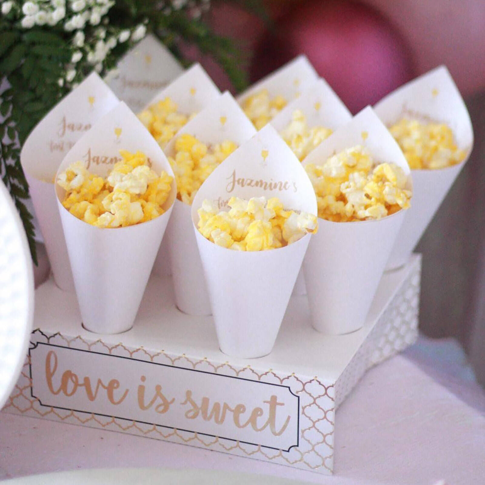 By a Pro: Disposable Food Cones | Dessert Table Presentation