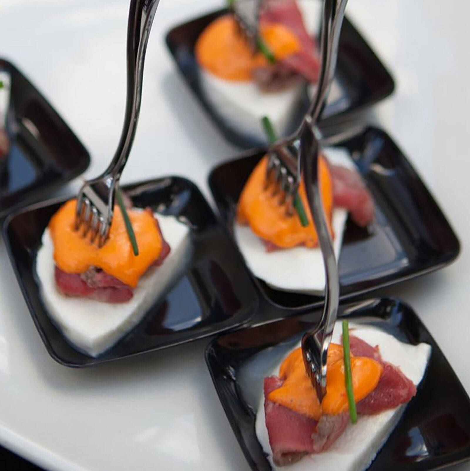 By a Pro: Disposable Mini Tasting Plates | Dessert Table Presentation