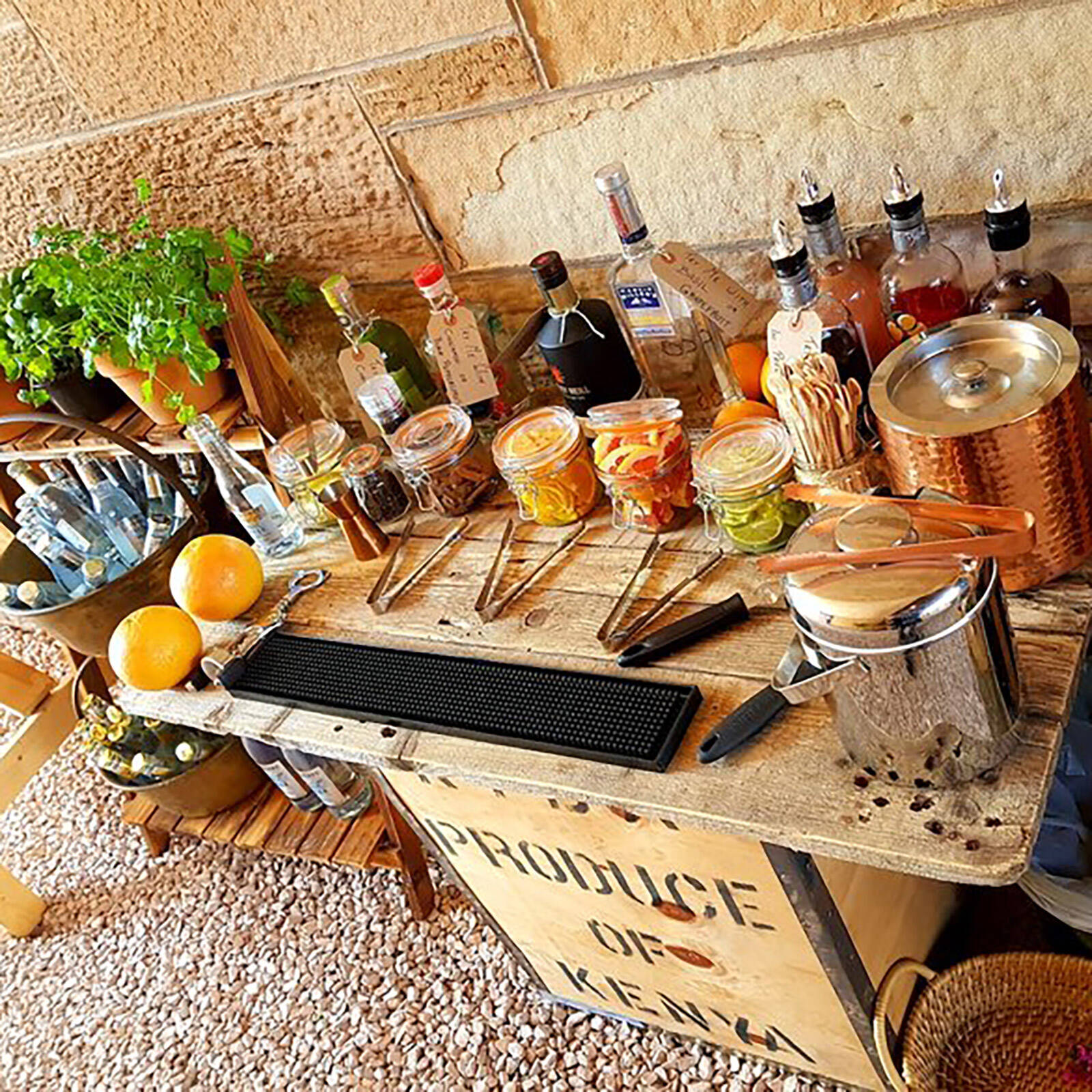 DIY Cocktail Bar - Party Ideas by a Pro