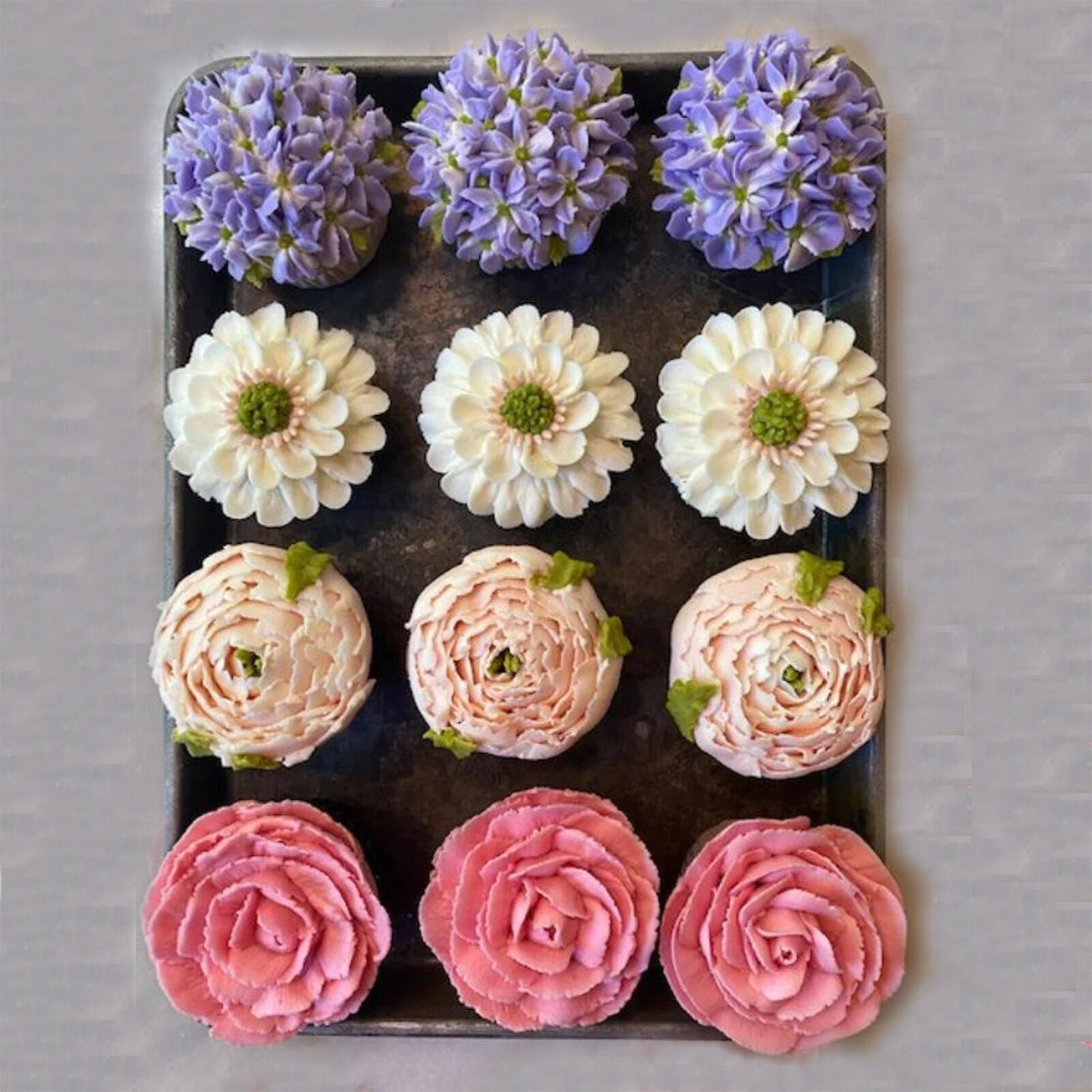 By a Pro: Flower Cupcakes | Eye-catching Dessert Table Treats