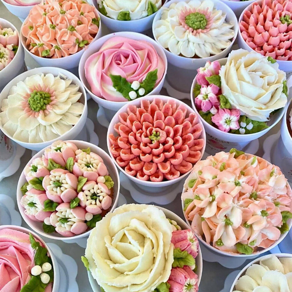 By a Pro: Flower Cupcakes | Eye-catching Dessert Table Treats