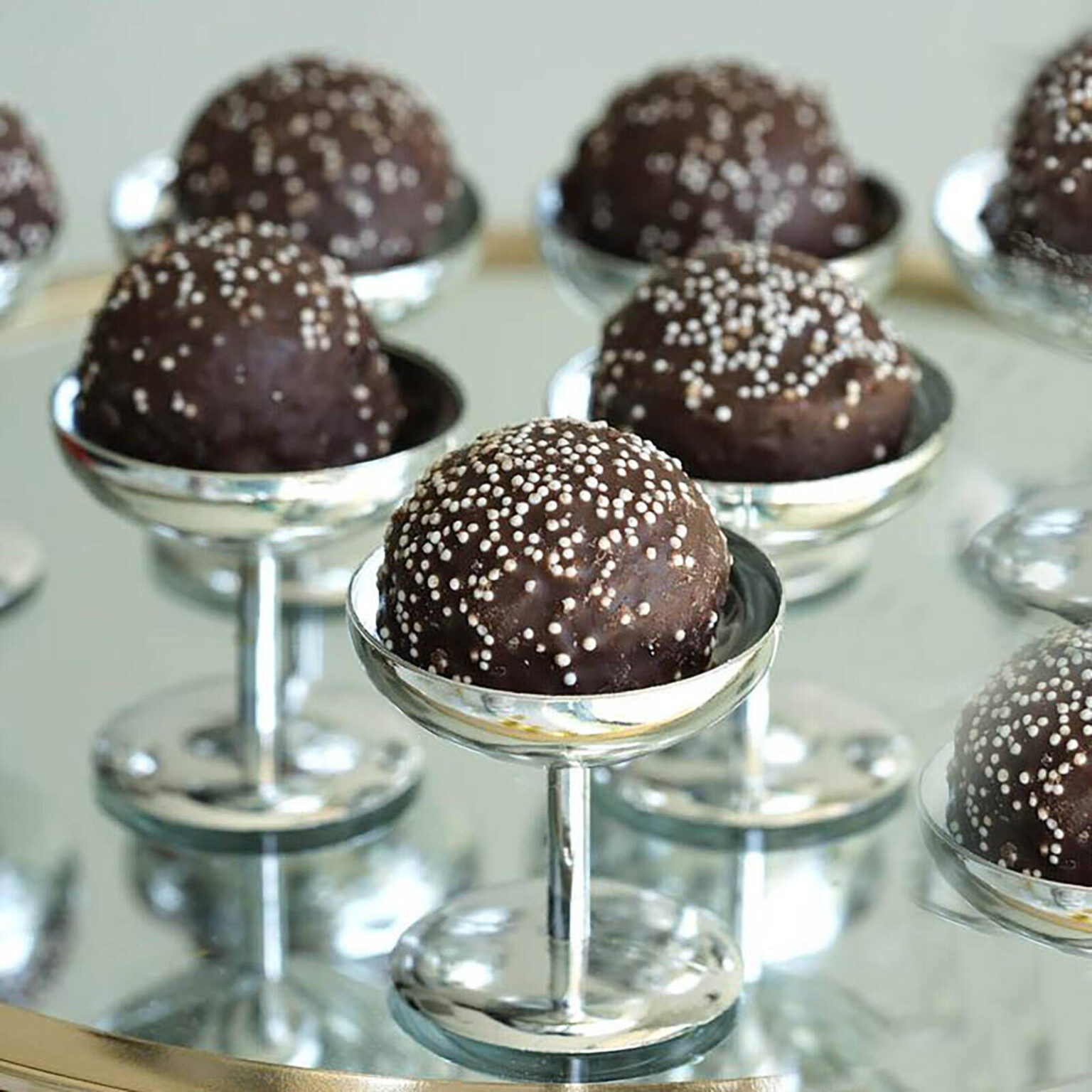By a Pro: Novelty Mini Treat Containers | Dessert Table Styling