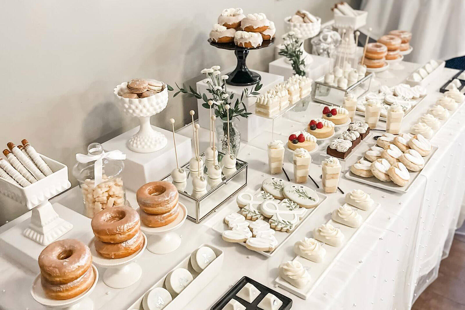 By a Pro: Dessert Table Layout Tips by a Professional Planner