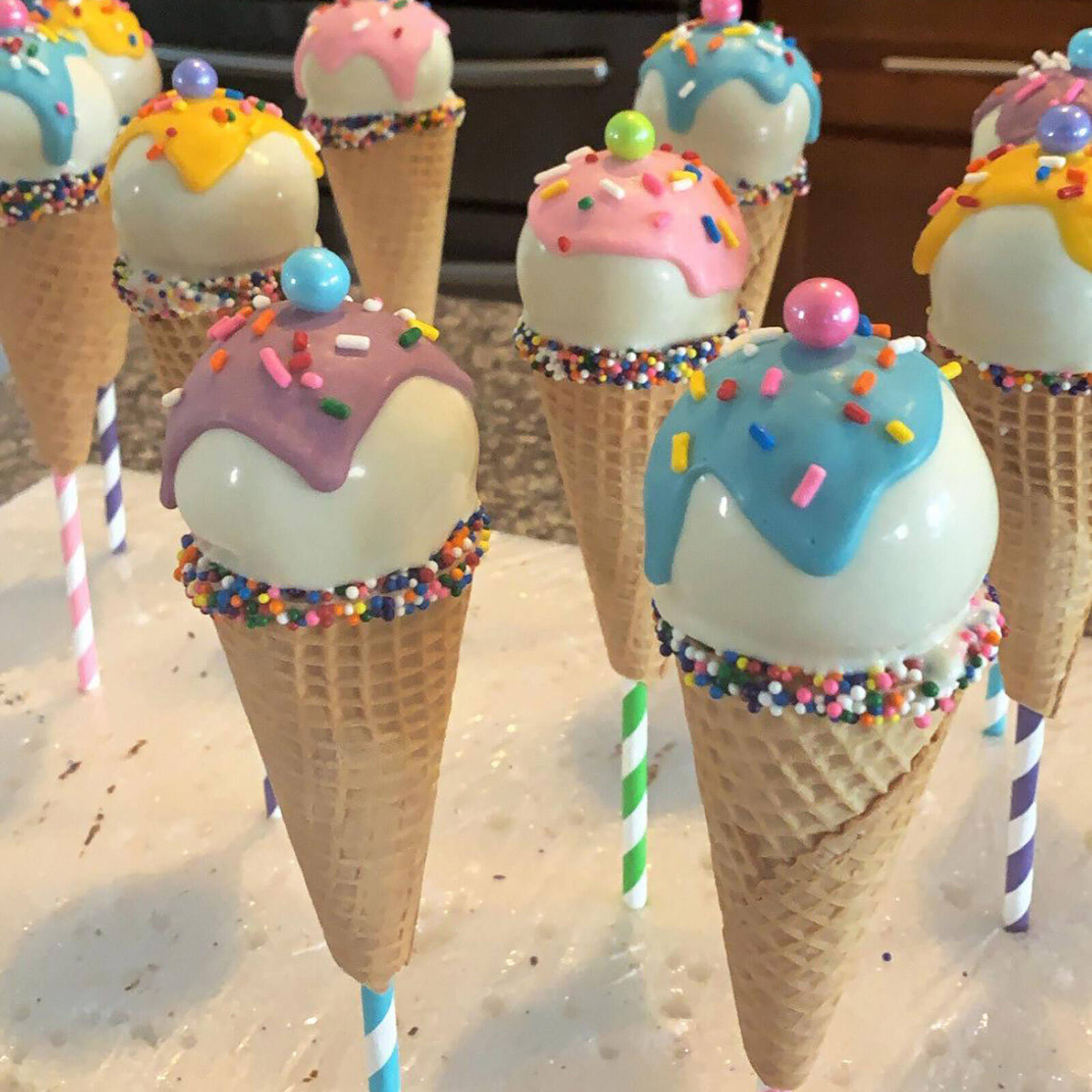 By a Pro: Themed Cake Pops | Eye-Catching Dessert Table Treats