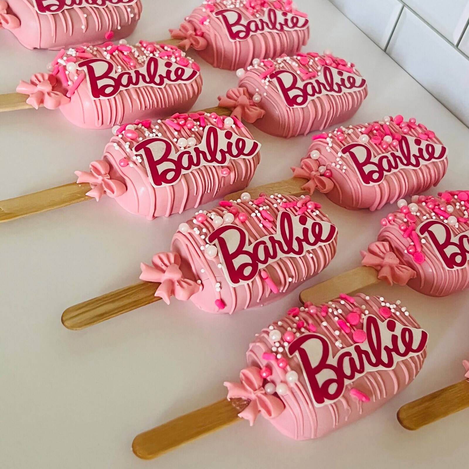 By a Pro: Themed Cakesicles | Eye-catching Dessert Table Treats