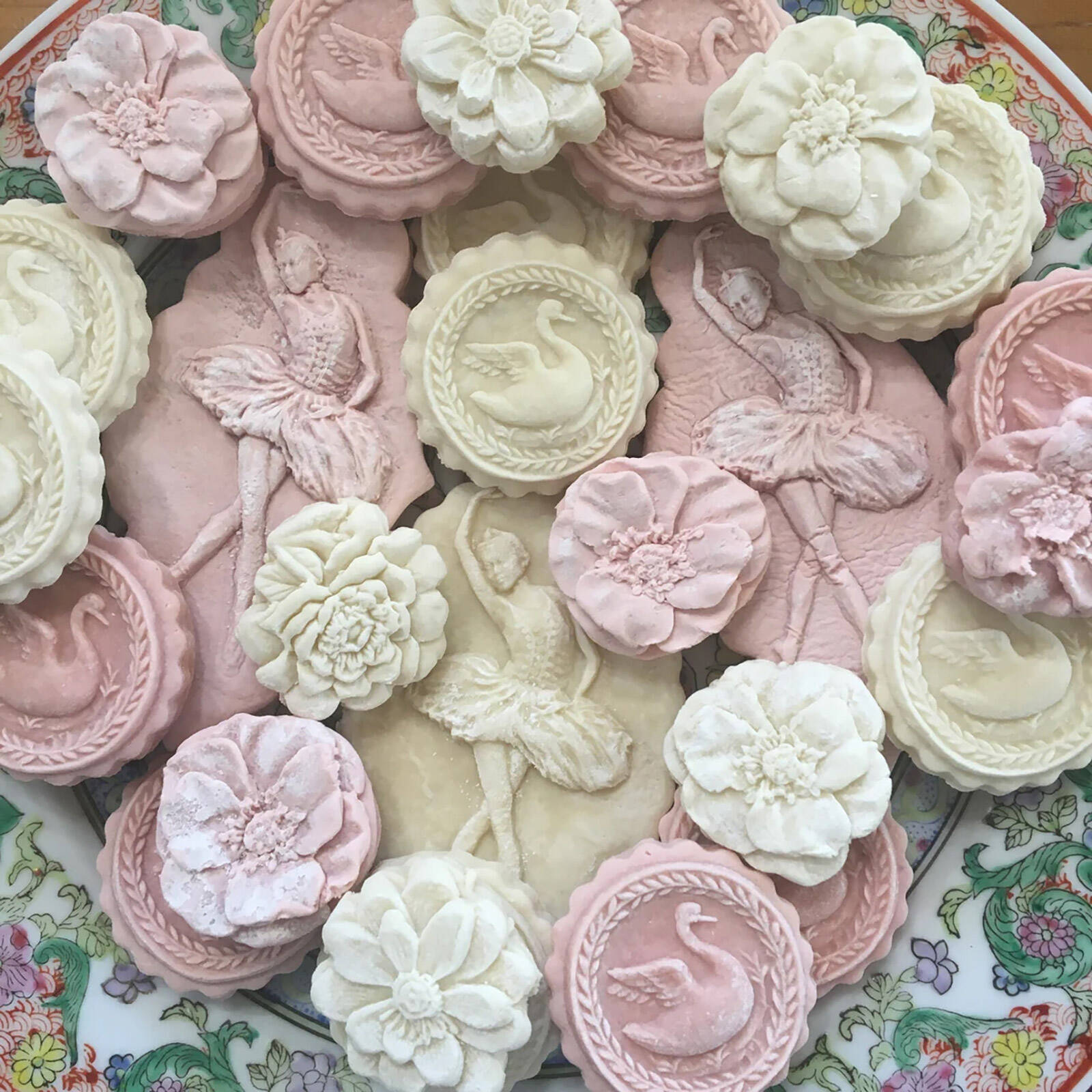 By a Pro: Vintage Tea Cakes | Eye-catching Dessert Table Treats